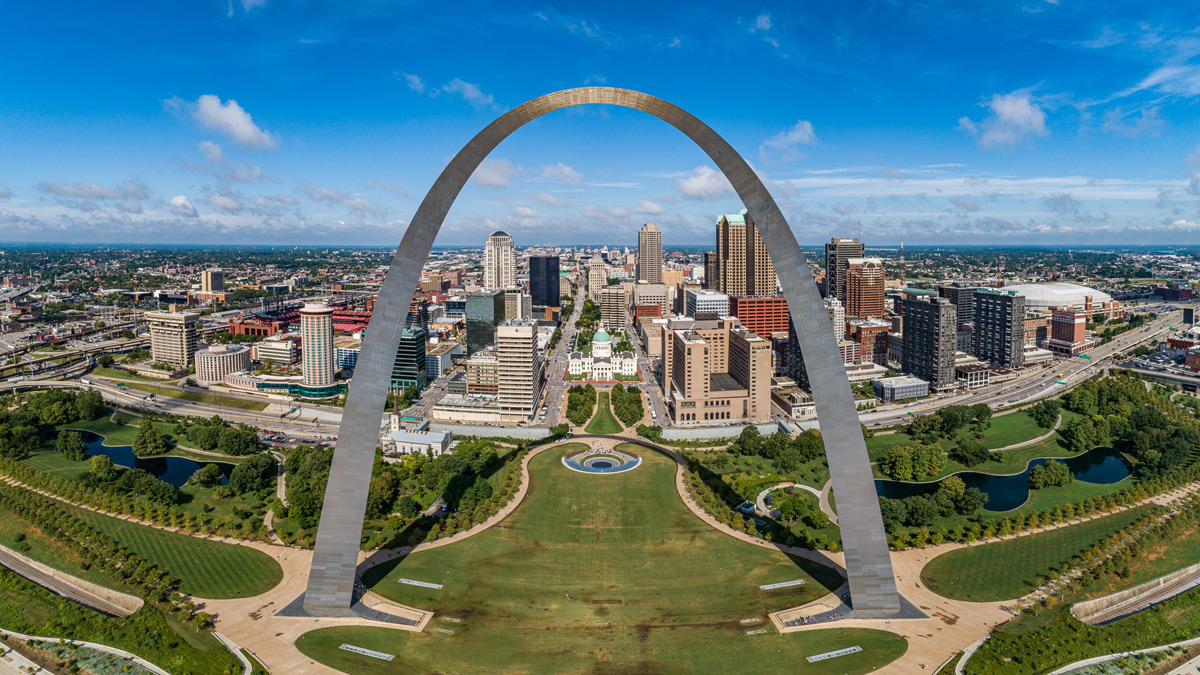 Check Out This Incredible Drone Footage Of The Gateway Arch - Check It ...